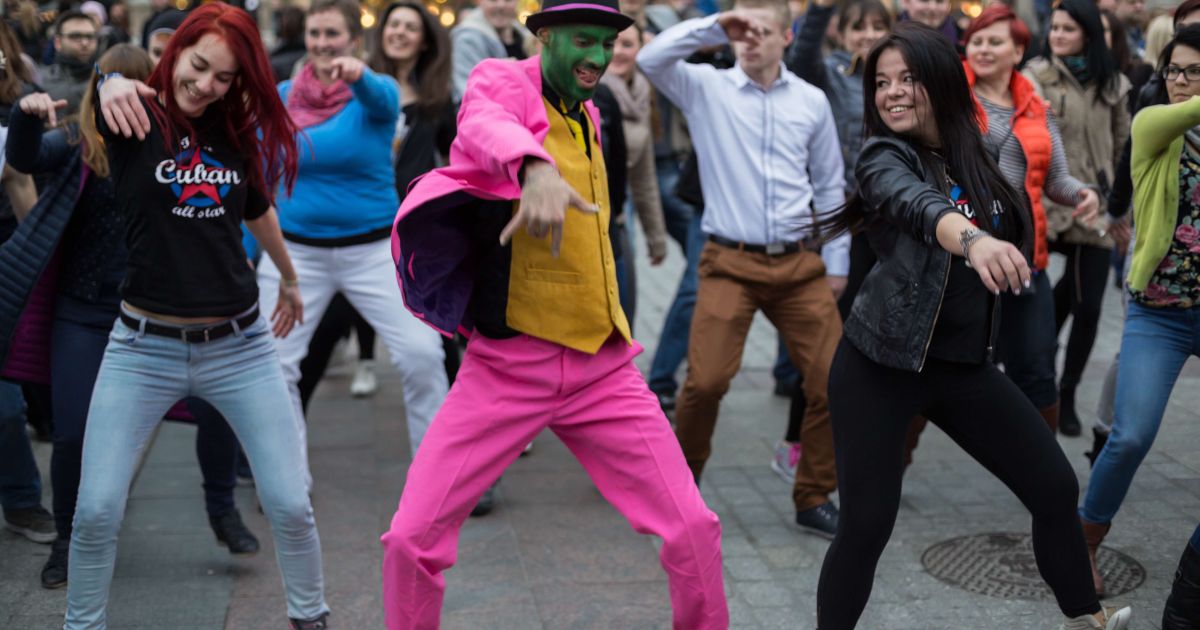 STEP TOGETHER Flashmob Dance!